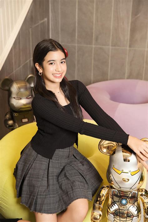 គ្រងរ៉ូបខៀវចាស់ម៉ូតផ្កាកុលាបអ៊ីចឹងទៅ ព្រះនាងតូច ជេនណា ស្រស់ស្អាត បែបទន់ភ្លន់ Khmerload