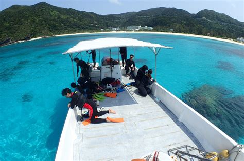 渡嘉敷島のボートで行くシュノーケリングツアー｜マリンハウス阿波連