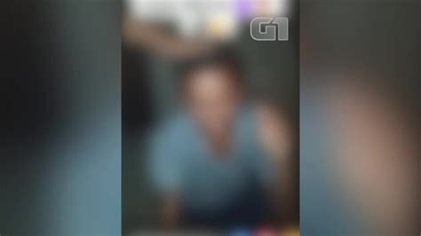 Vídeos mostram jovem sequestrado por facção criminosa antes de ser