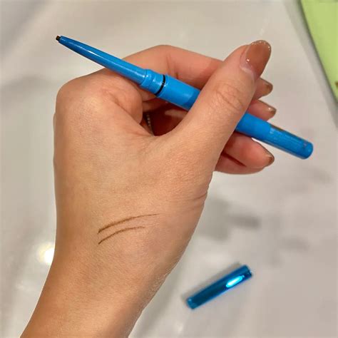 「密着アイライナー」極細クリームペンシル ナチュラルブラウン（バラエティストア限定取扱いカラー） デジャヴュdejavu Lips