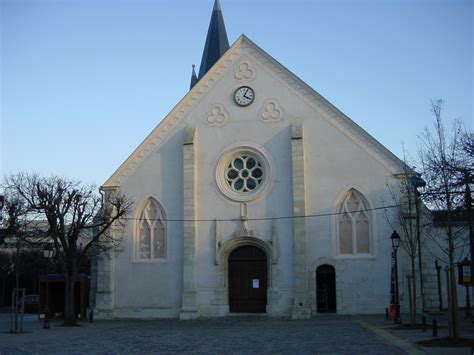 Photo à Antony Façade de l église St Saturnin Antony Communes