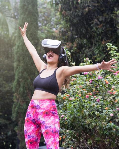 Premium Photo Virtual Reality Fitness Fun Latin Woman Plays With Vr