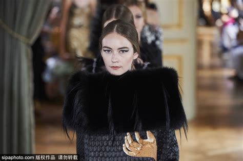 巴黎时装周高定女装高级感十足