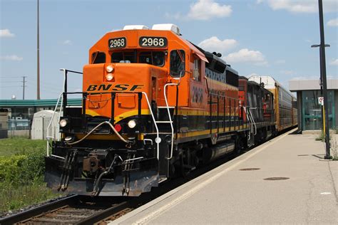 Railpicturesca Terry Oshell Photo Bnsf 2698 Leads Veteran Gp9 Cn 4125 On Track 1 Through