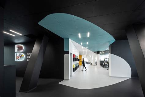 B2 Architecture Creates Optical Illusion With Office Interiors For Ddb