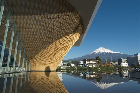 世界にここだけの浅間大社と静岡県富士山世界遺産センター ふじ楽いず楽