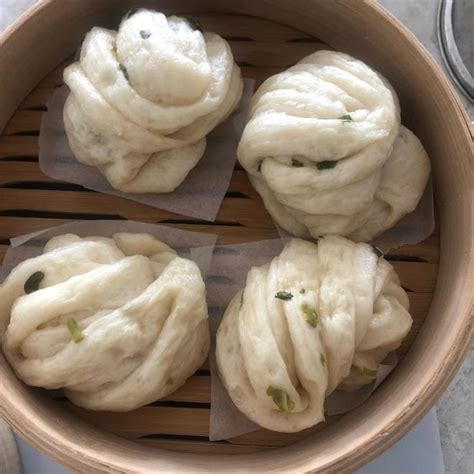 【葱花卷的做法步骤图，葱花卷怎么做好吃】大洋彼岸的小堂妹下厨房