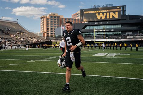 Ucf Announces Death Of Offensive Line Coach Shawn Clark Saturday Down