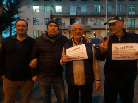 ოზურგეთში აქცია “არა რუსულ კანონს” მიმდინარეობს ფოტორეპორტაჟი გურიის მოამბე