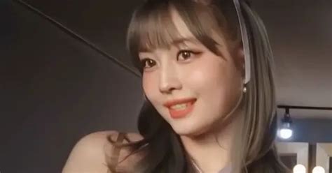 트와이스 모모 눈길을 끄는 묵직한 뮤비 의상