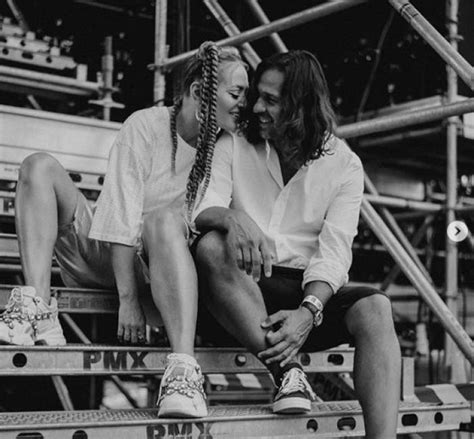 Răzvan Munteanu își Sărbătorește Astăzi Ziua De Naștere Ce Mesaj I A Transmis Delia Soțului Ei