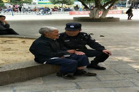 热心群众救助九旬老人 民警接力助其回家云南长安网