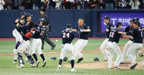 두산 V6키움에 4전 전승 한국시리즈 우승