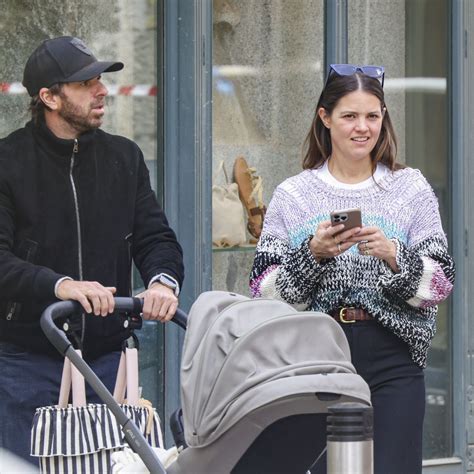 Isabelle Junot Combina La Americana Con Vestido De Invitada Princesa