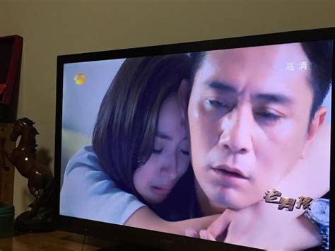知道刘烨头大！但路人镜头下的刘烨头也太大了！是林依晨两倍大！