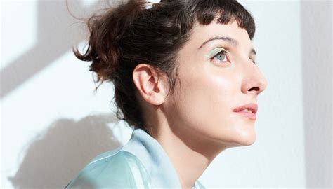 Clarice Falcão Revela Detalhes De “truque” Seu álbum Mais Equilibrado