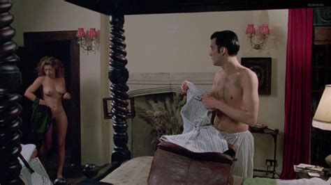 Alex Kingston Nua Em Croupier