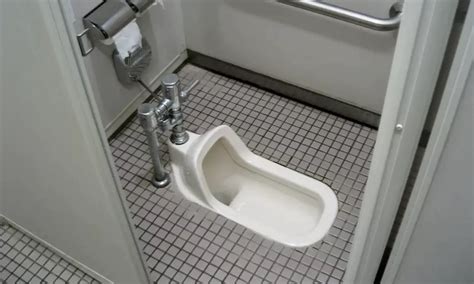 7 Inspirasi Desain Wc Jongkok Modern Dan Aesthetic Parboaboa