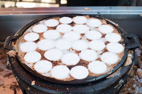 Kanom Krok 태국 전통 Sweetmeat의 디저트 또는 타이어 팬케이크 거리에 대한 스톡 사진 및 기타 이미지 거리