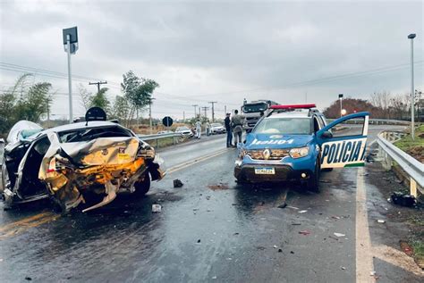 HOMEM MORRE EM GRAVE ACIDENTE ENVOLVENDO VIATURA DA PM NA BR 414 EM