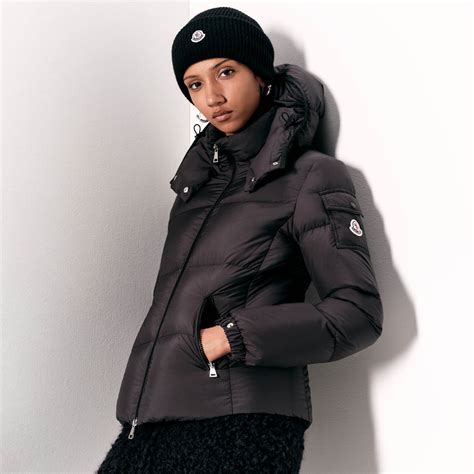 Moncler Poland Web Store — Down Jackets Vests And Clothing