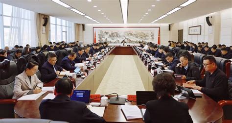 阿拉善盟行政公署 工作动态 黄雅丽主持召开盟委委员（扩大）会议 听取旗区党（工）委和盟直属党（工）委书记抓基层党建工作述职情况