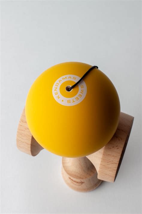 Tracker Yellow Global 🌐 Sweets Kendamas