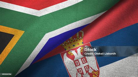 세르비아와 남아 프리 카 공화국 두 플래그 함께 섬유 피복 직물 질감 0명에 대한 스톡 사진 및 기타 이미지 0명 경기