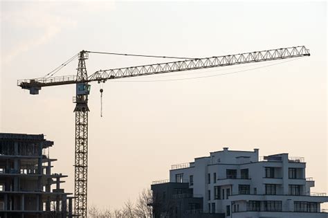 타워 크레인 과 건설 중인 높은 주거 아파트 건물 부동산 개발 0명에 대한 스톡 사진 및 기타 이미지 0명 강철 개발