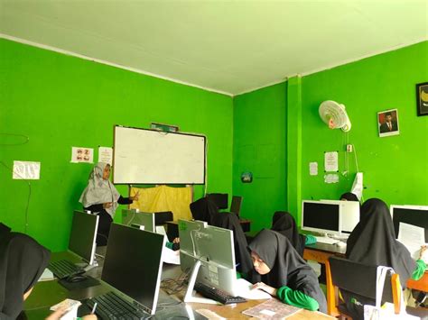 Mengembangkan Kreativitas Siswa Dengan Ekskul Puisi Dan Dai Laz Insan Madani Jambi