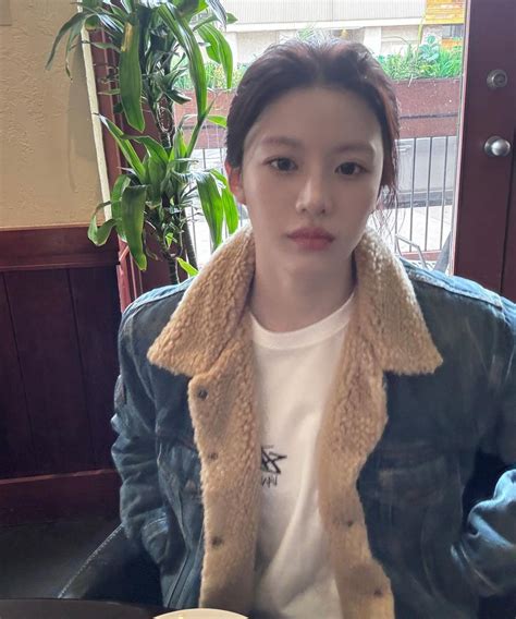 고윤정 막 찍어도 예쁘네감탄 나오는 비현실적 미모 Da★