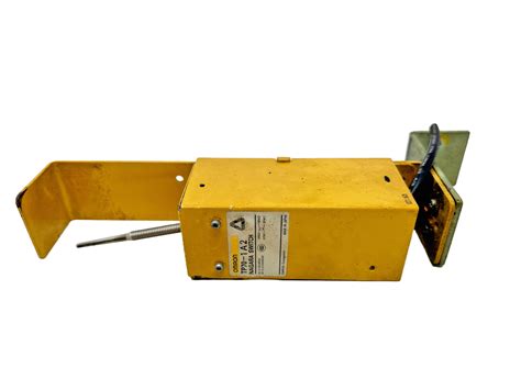 Used Omron Tp70 1a2 Limit Switch