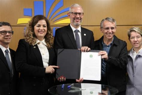 FURB e MEC assinam termo de compromisso para viabilizar federalização