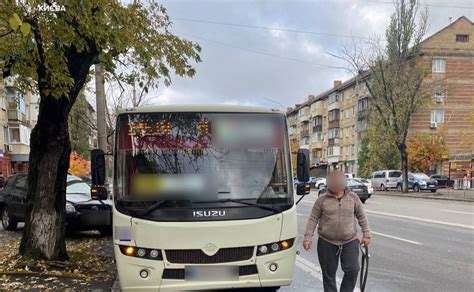 Водій маршрутки був у дивному стані у столиці поліція попередила аварію Вечірній Київ