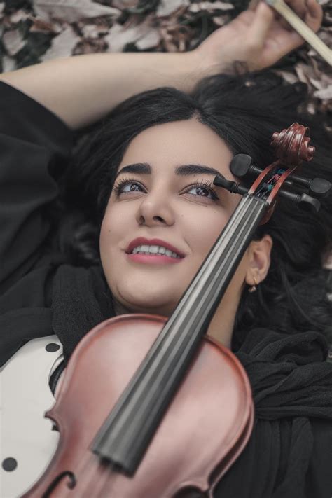 Women Holding Violin Wallpapers Wallpaper Cave