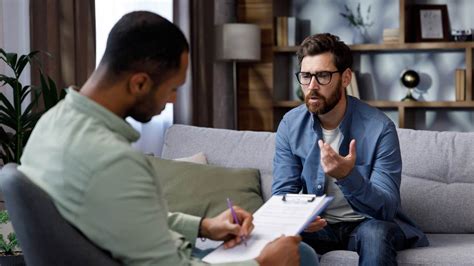 Counselor Shares 5 Subtle Things Therapists Notice About You That
