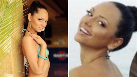 Помните ли секси секретарката Деси от Столичани в повече Вече е женена