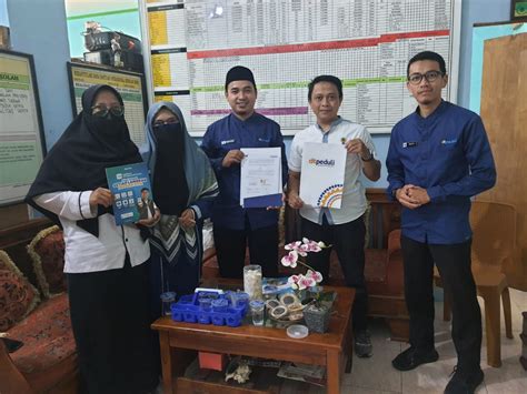 Latih Siswa Bersedekah Mis Pui Kuningan Dan Dt Peduli Kerjasama