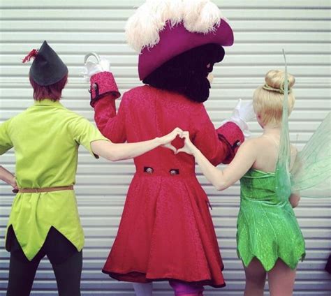 Peter Pan Captain Hook And Tinkerbell Disney Theme Parks Disney Villains Captain Hook