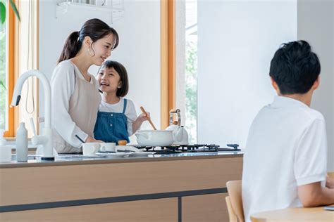 東京の子育て世帯「年収1000万円」の割合は？30～50歳代の生活費も確認 Limo くらしとお金の経済メディア