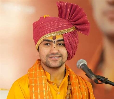 बागेश्वर धाम के पीठाधिश्वर धीरेन्द्र कृष्ण शास्त्री विवादों में घिरे