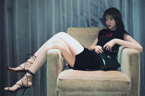Xin Qiaos Feet