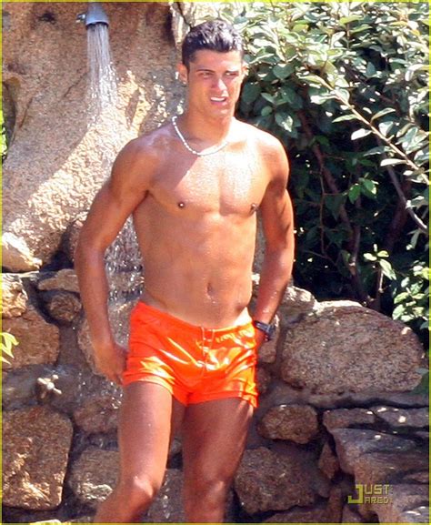 Ronaldo Shirtless On Holiday Cristiano Ronaldo Photo 1704815 Fanpop