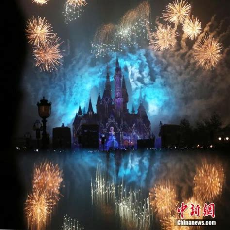 上海迪士尼被指收取天价“插队费” Vip团免排队