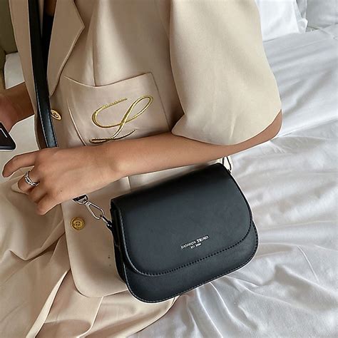 글램디브 [당일출고 여성가방] 뉴플릿 미니 스퀘어 스티치 크로스백 A2081 여름가방 데일리가방 심플가방 크로스백 여자가방 대학생가방 캠퍼스룩 오피스룩 숄더백 해외여행 여행용가방