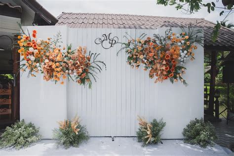 🥰งานแต่งงานกับบรรยากาศเย็นสบาย ตกแต่งในโทน สีน้ำตาลส้ม เพิ่มความโรแมนติก และหวาน ให้กับงานครับ