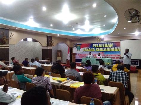 Pelatih Berbagai Cabor Di Manokwari Ikut Pelatihan Tenaga Keolahragaan