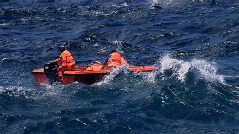Ditinggal Pergi Di Pelabuhan Muara Baru Seorang ABK Nekat Lompat Ke