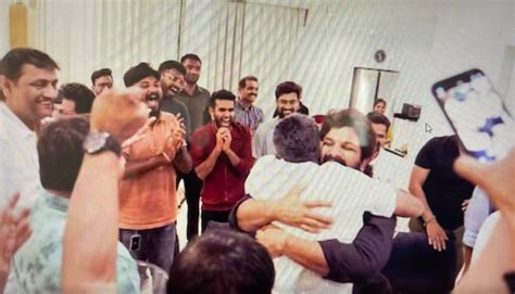 Allu Arjun Celebrates National Award With A Pushpa Themed Party