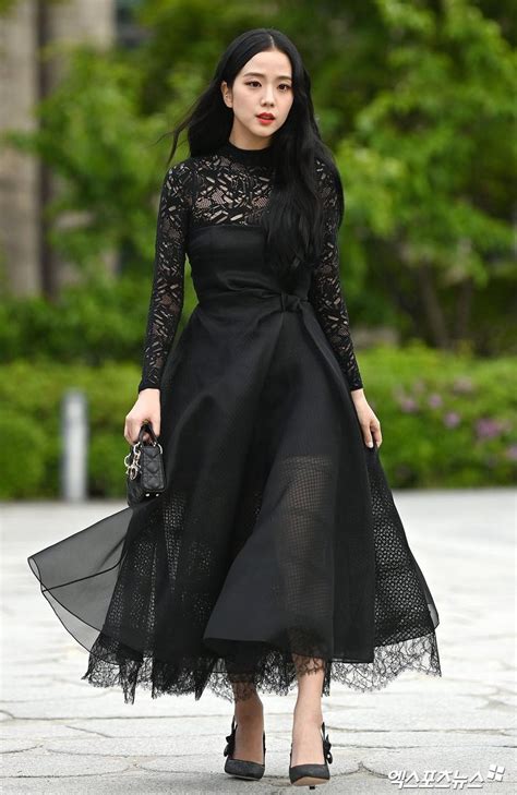 Jisoo Blackpink Khoe Nhan Sắc Kiều Diễm Tại Sự Kiện Thời Trang đình đám